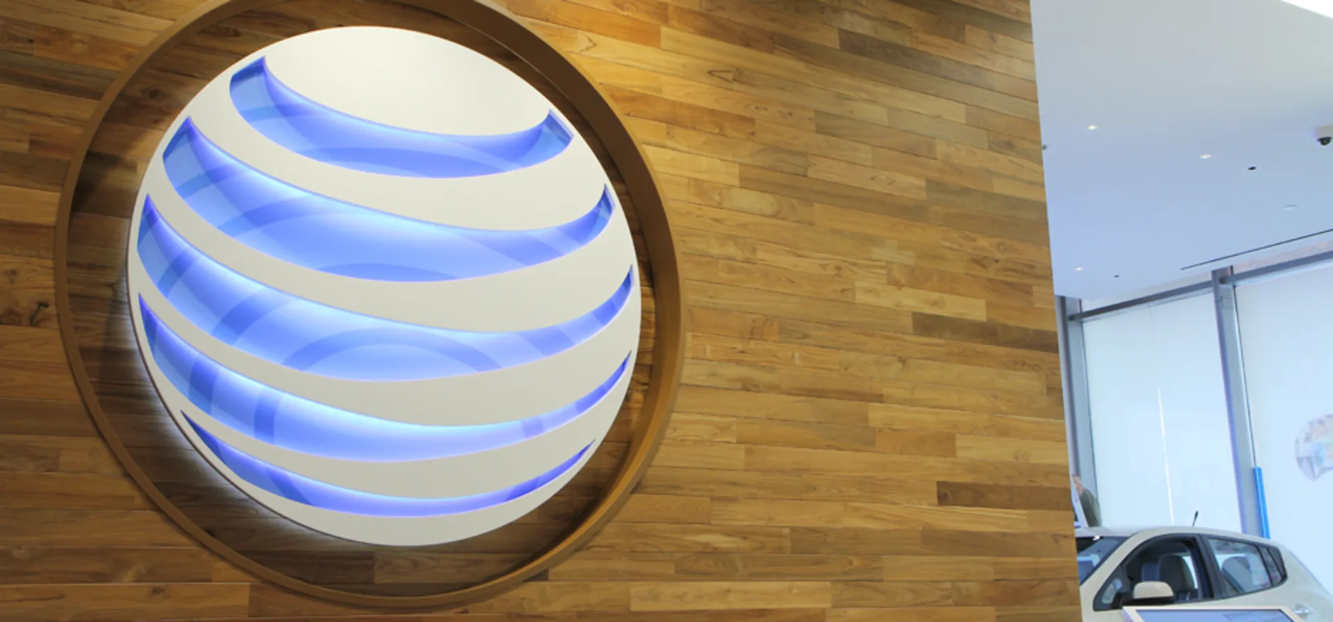 Peek Inside AT&T's New 10,000-Square-Foot Flagship Store In Chicago ...