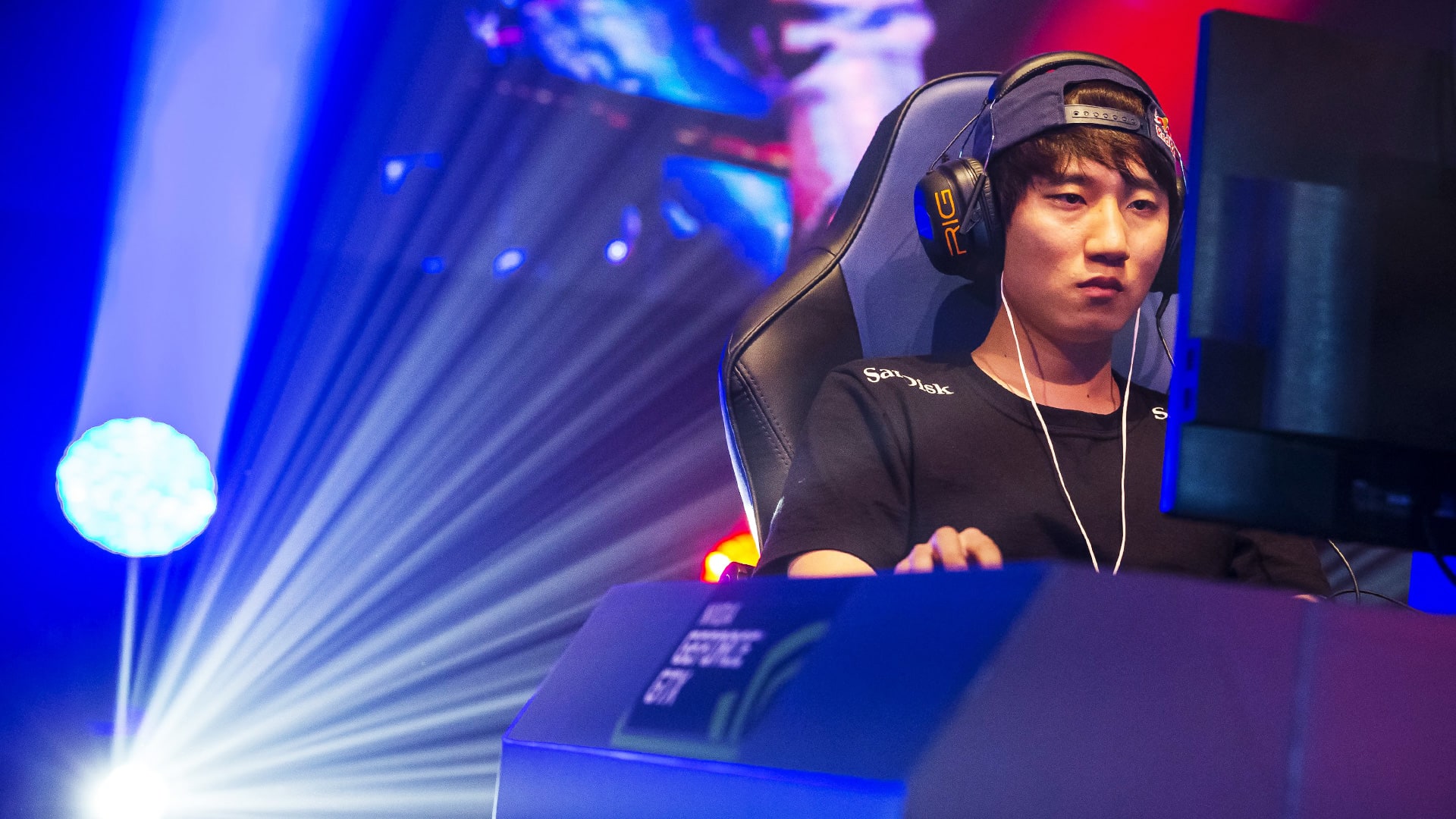 Take A Look Inside The Intense World Of Pro Gaming At Red Bull's ...