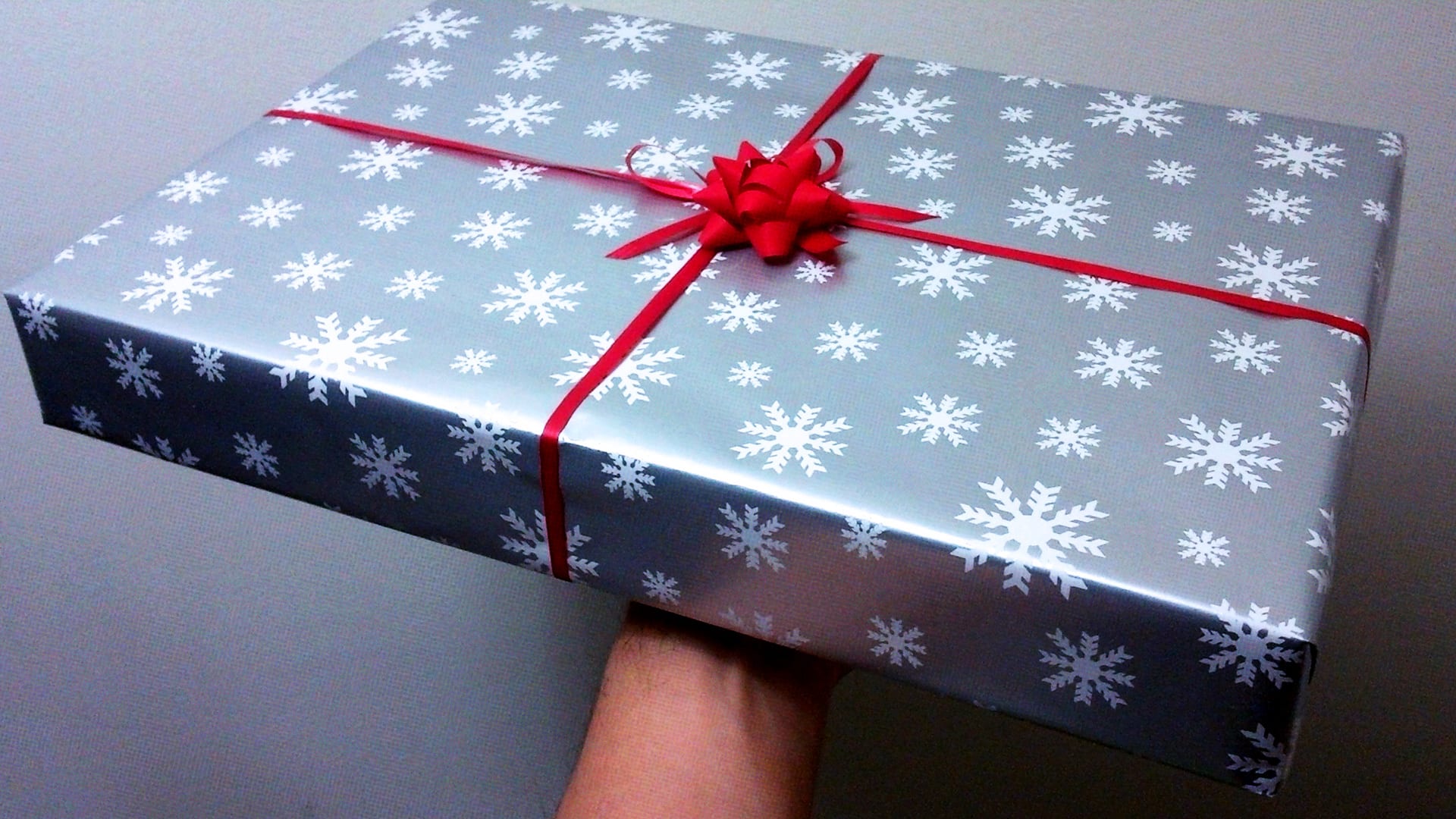 The Dos And Don’ts Of Giving Gifts At Work - Fast Company