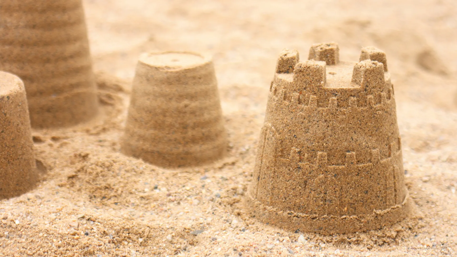 This Dutch "Sand Engine" Uses Nature's Destructive Power To Protect ...