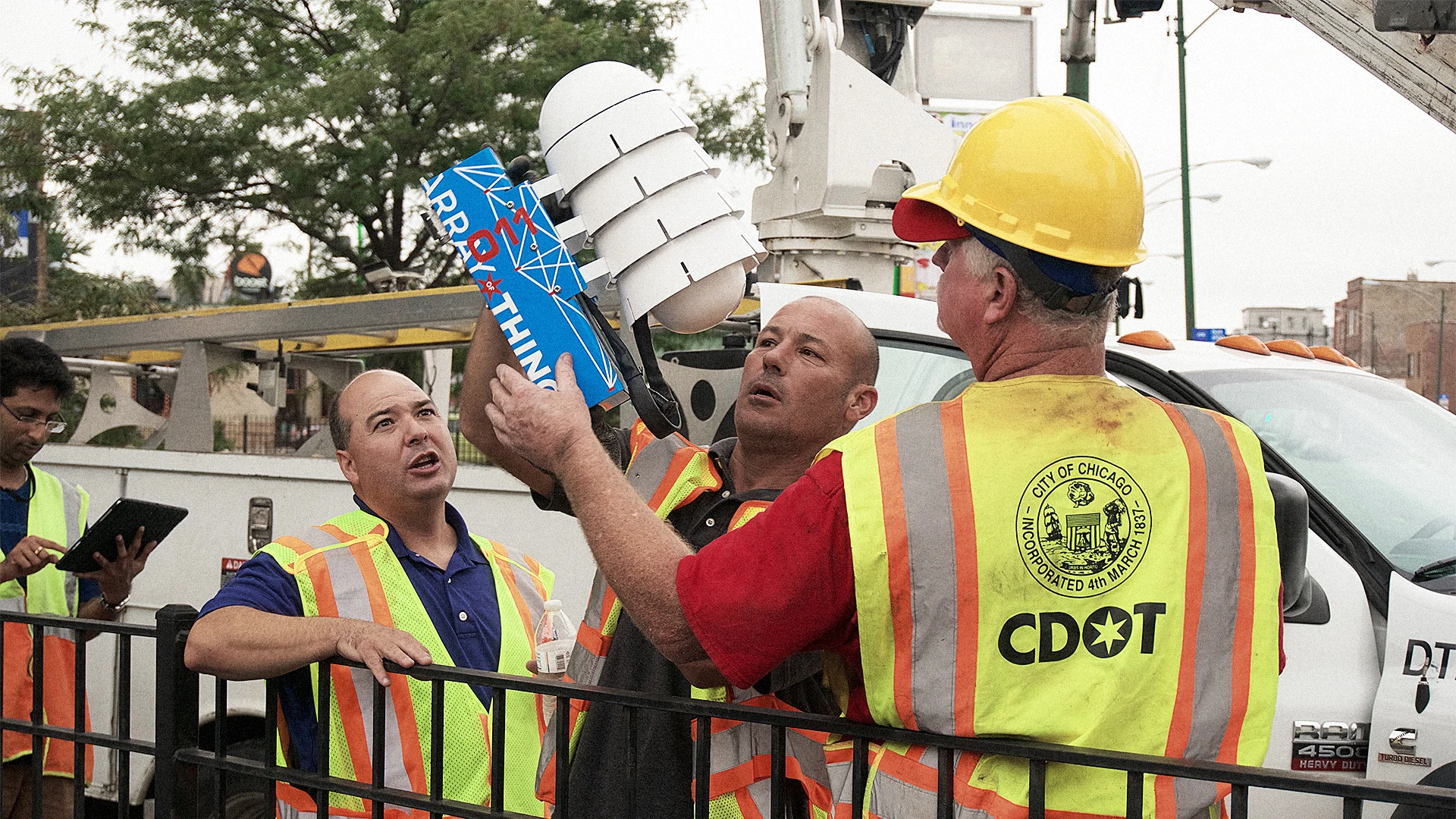 How Chicago Is Turning Its Street Lights Into Smart Infrastructure ...