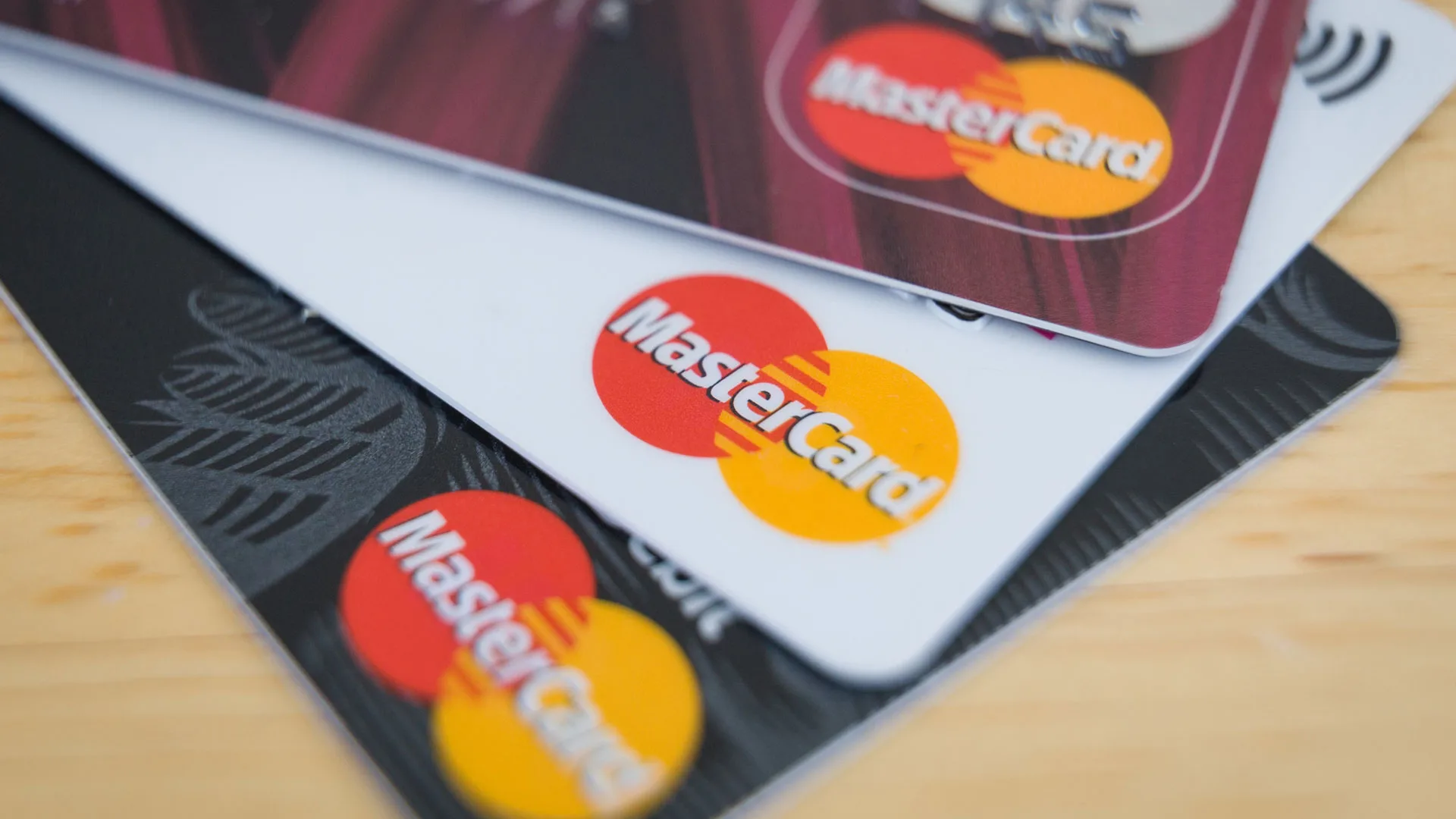 MasterCard has finally realized that signatures are obsolete and stupid ...