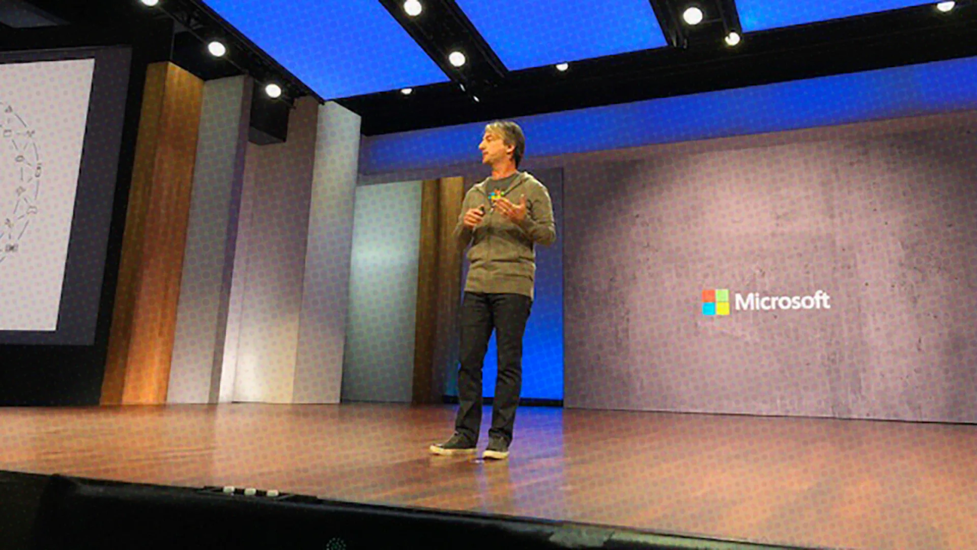 Microsoft pushes Windows to talk freely to iPhones and Android devices ...