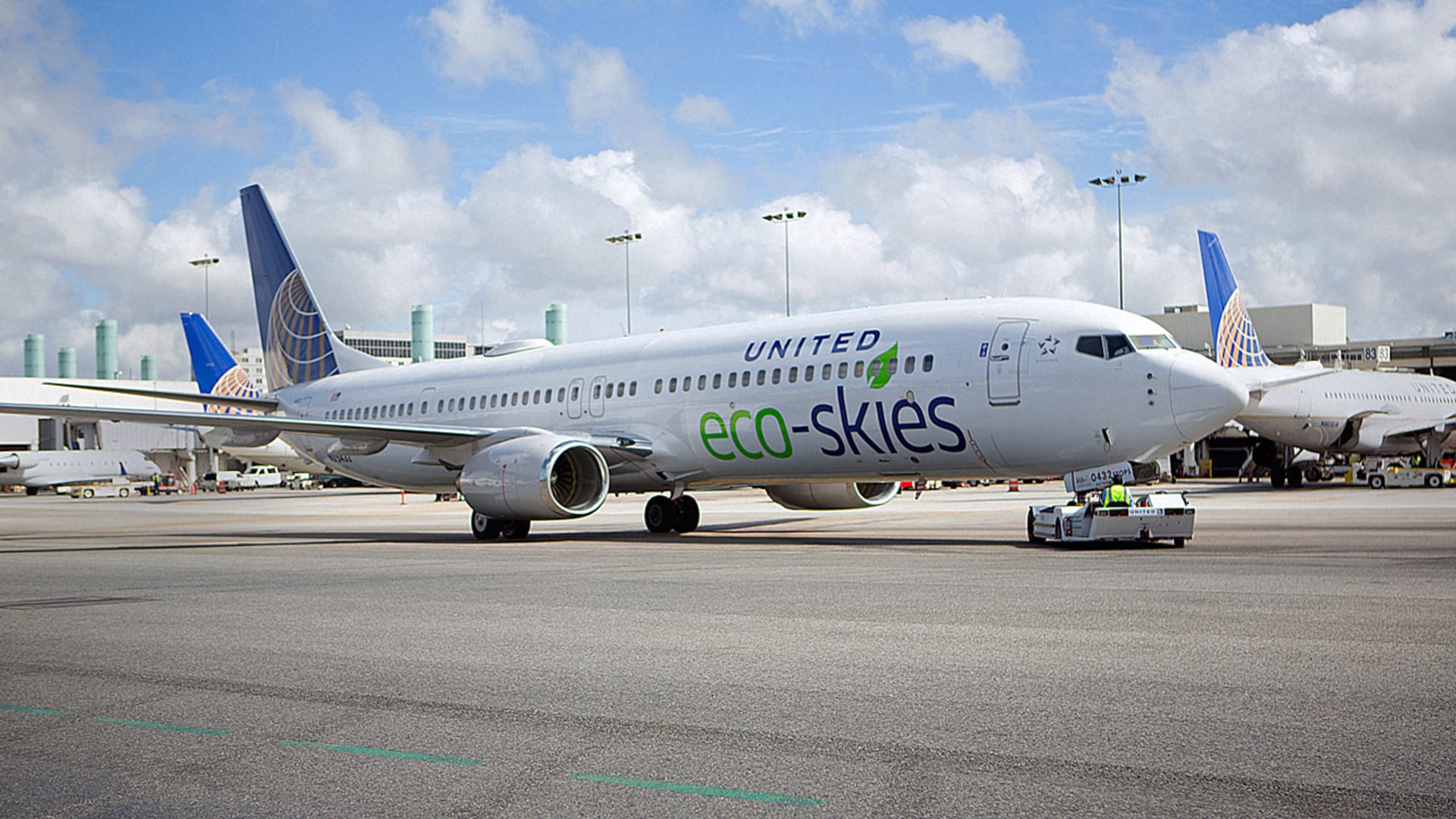 This United flight from Chicago to L.A. pilots the future of green air ...