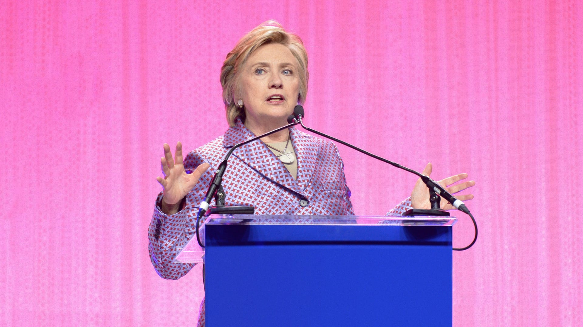 The workwear startup behind Kamala Harris and Hillary Clinton's power ...