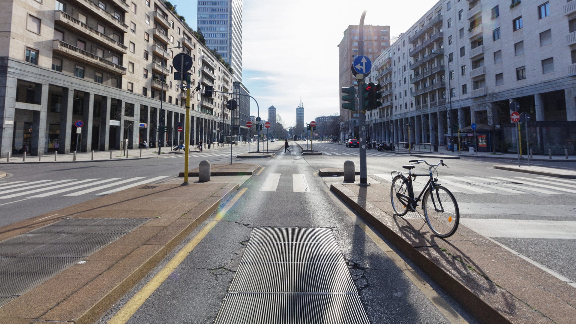 Why we can't stop looking at photos of empty cities - Fast Company