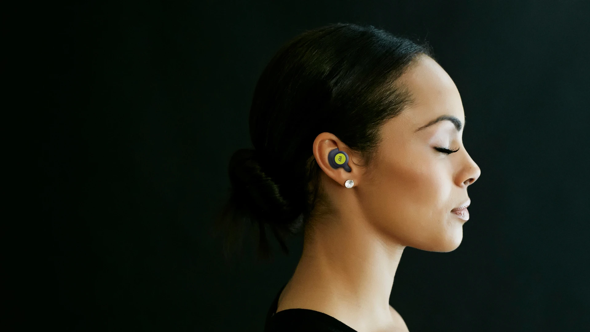 These brain-stimulating earbuds could ease pain caused by rheumatoid ...