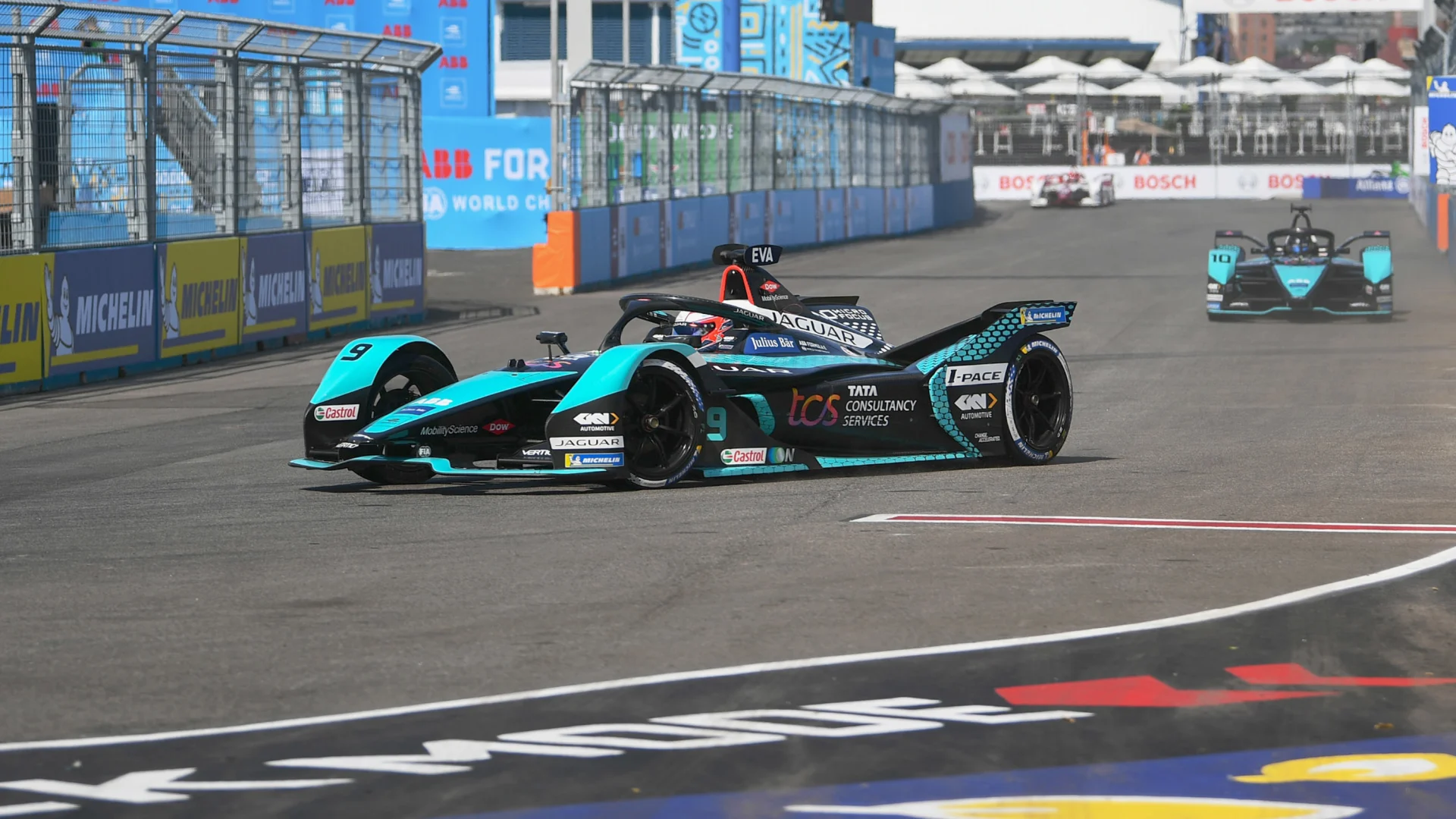 How Formula E, the all-electric alternative to Formula 1, is driving EV ...