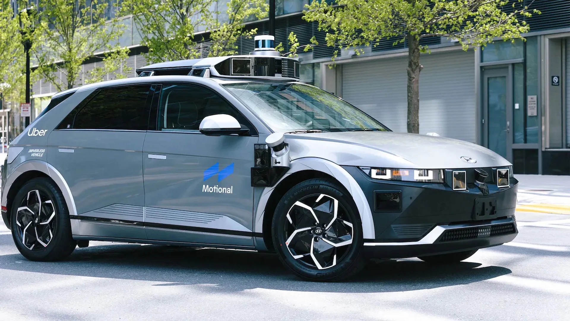 Uber is partnering with Motional to launch driverless rides later this ...