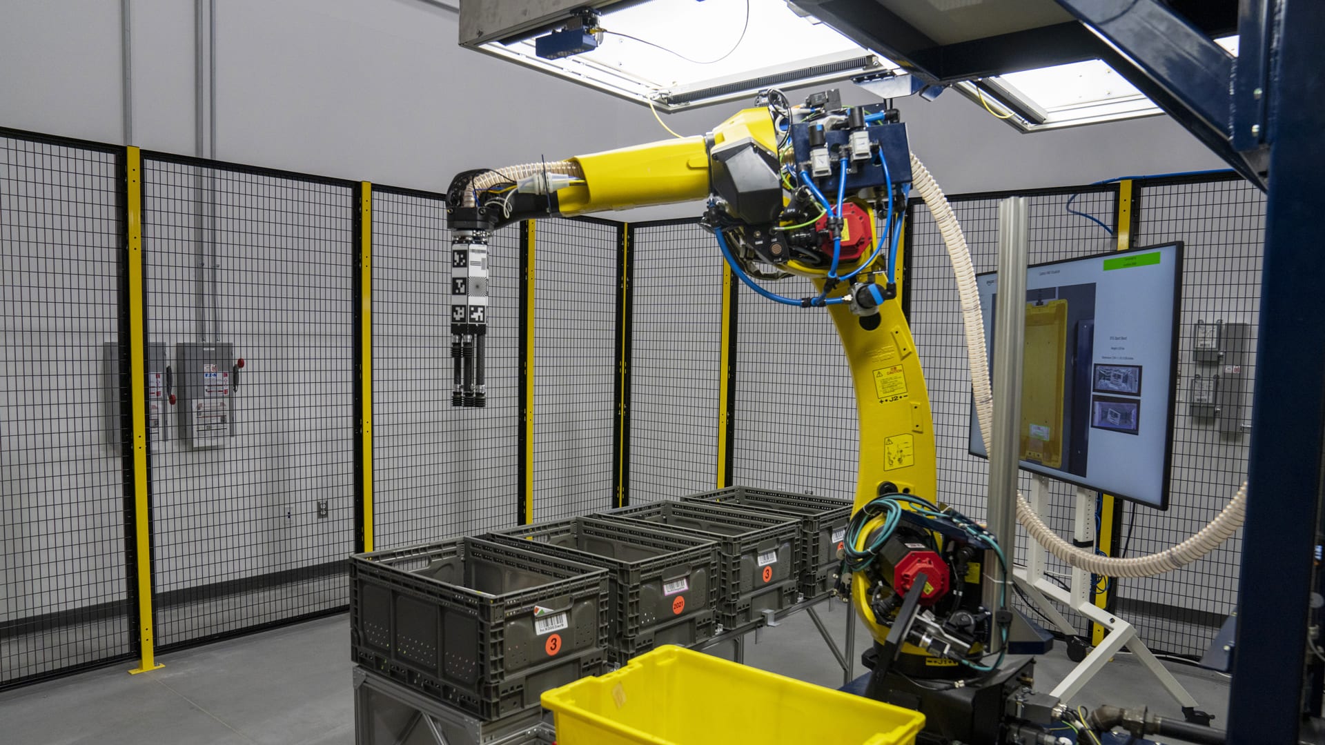 Here’s how Amazon plans to automate its warehouses in the future - Fast ...