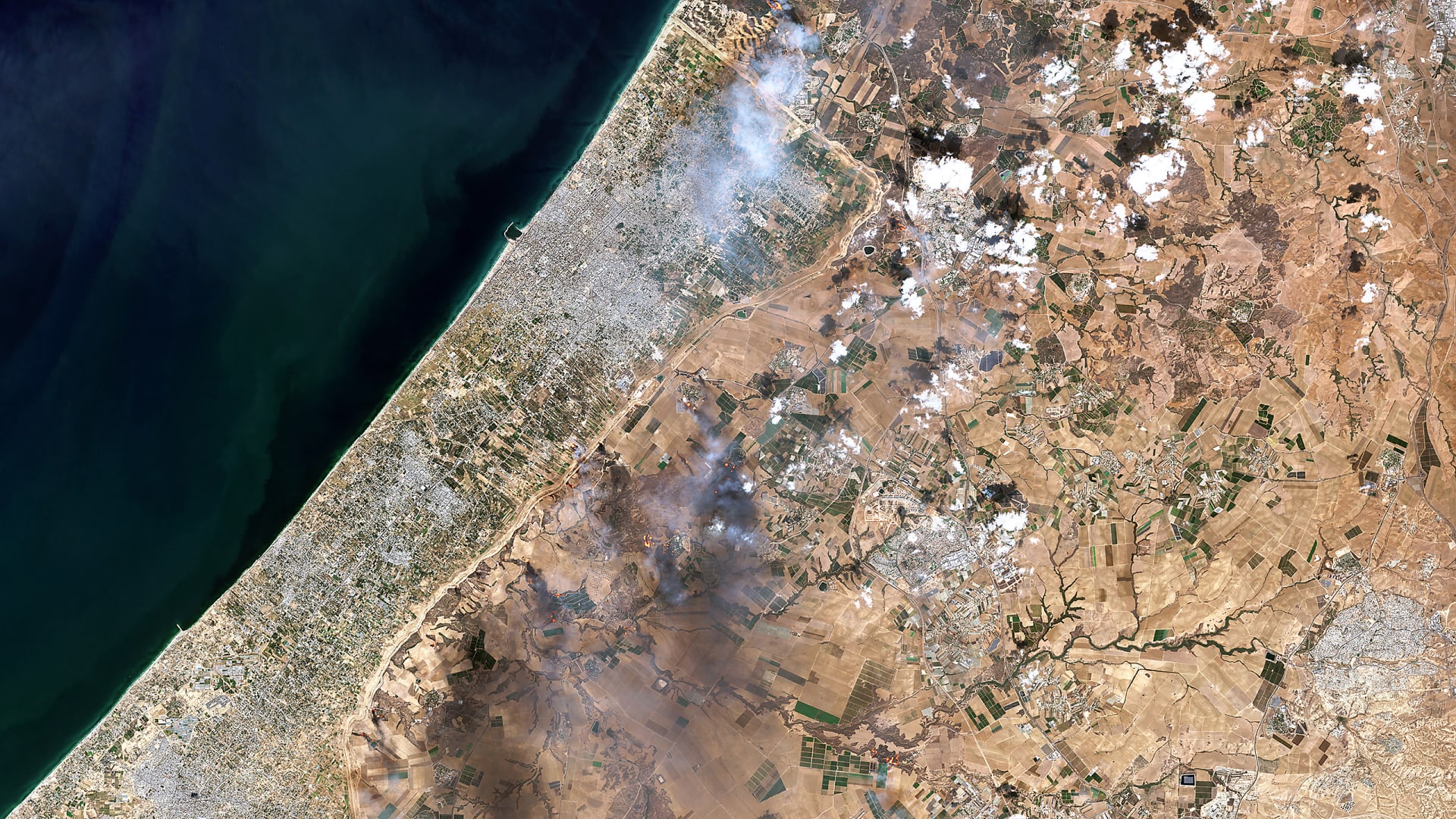 Why it’s so difficult to find satellite images of the Israel-Gaza war