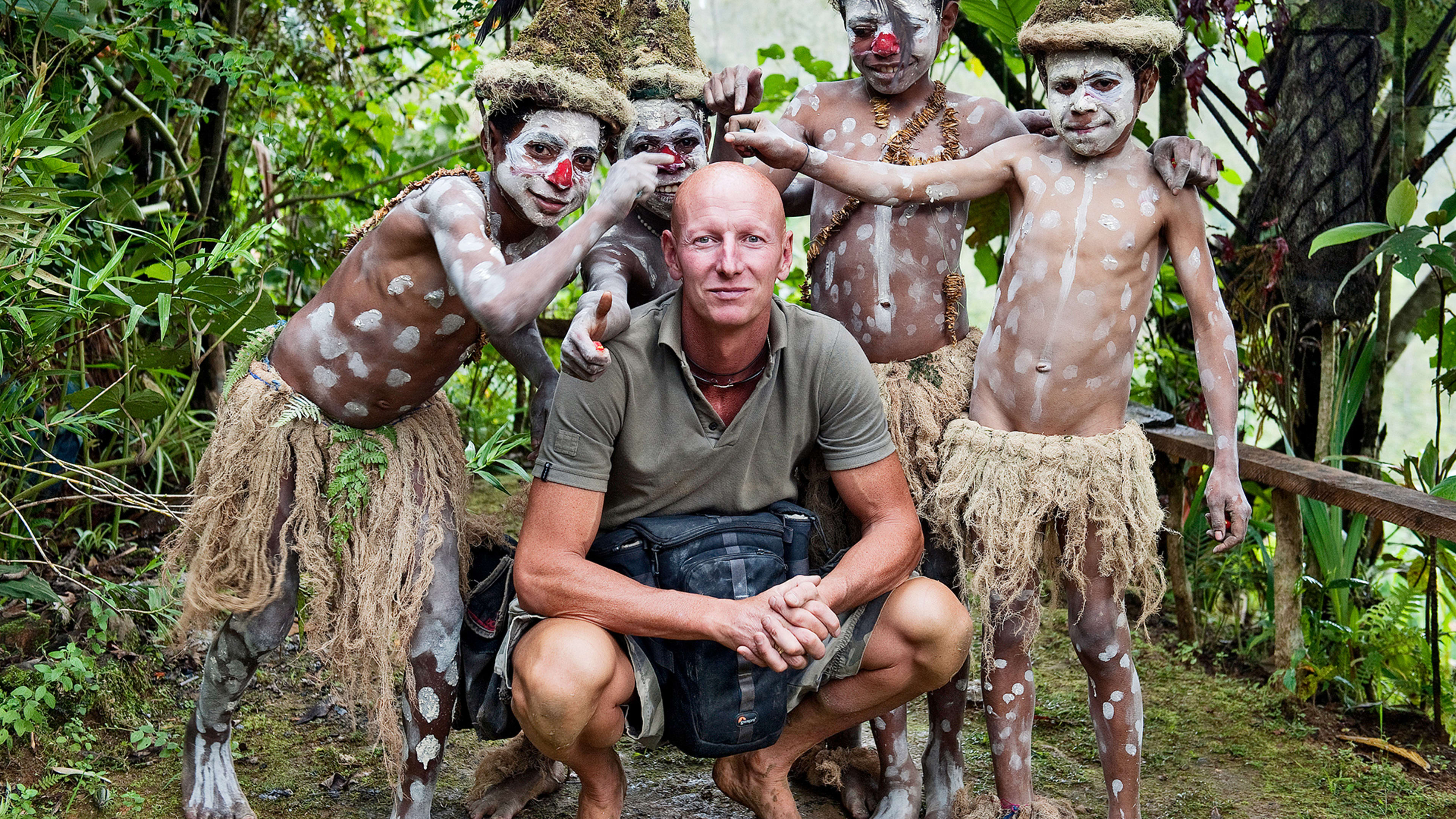 See Stunning Portraits Of The Most Remote Tribes Left On Earth - Fast ...