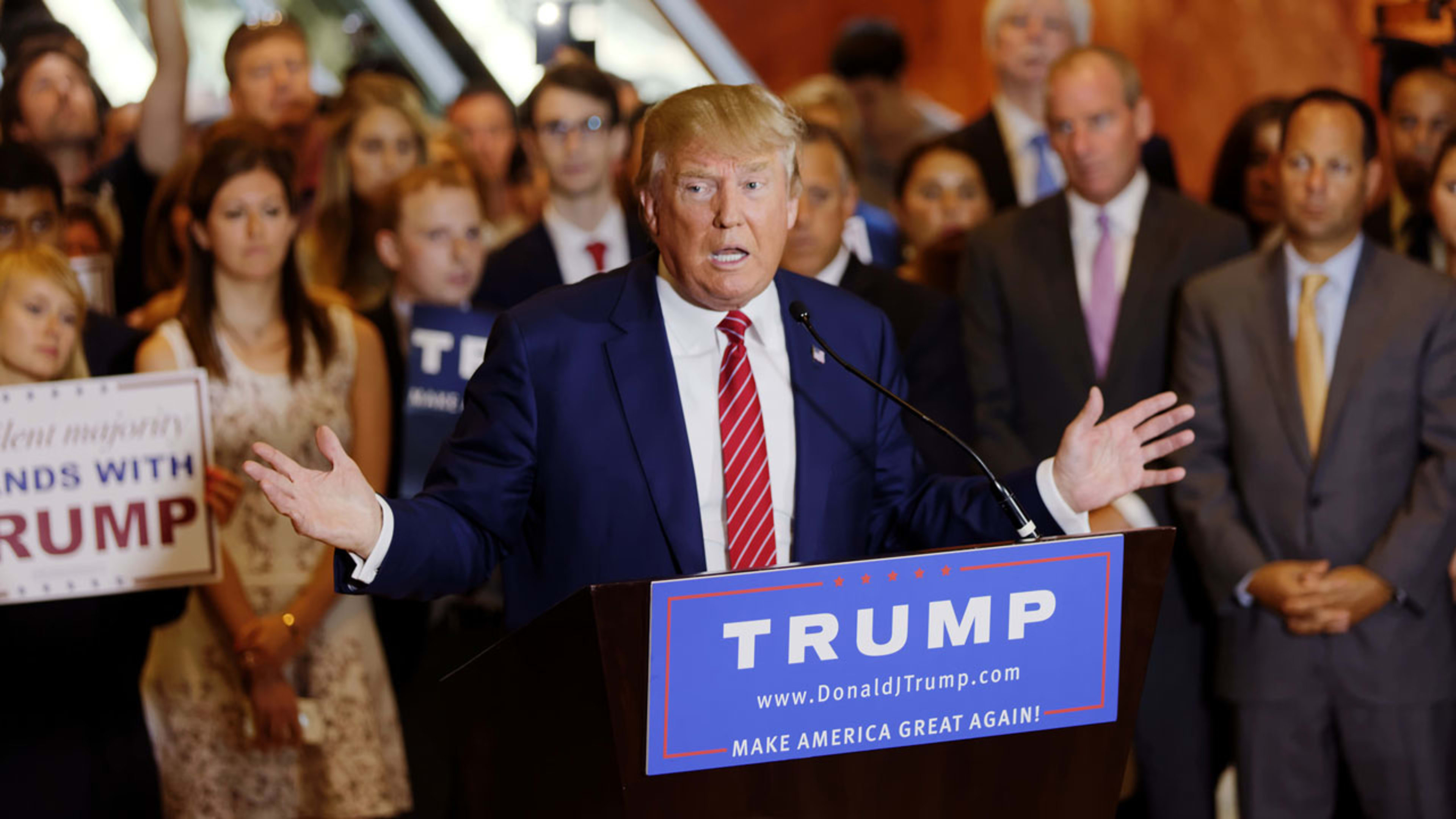 What Presidential Candidates' Body Language Reveals About Their ...