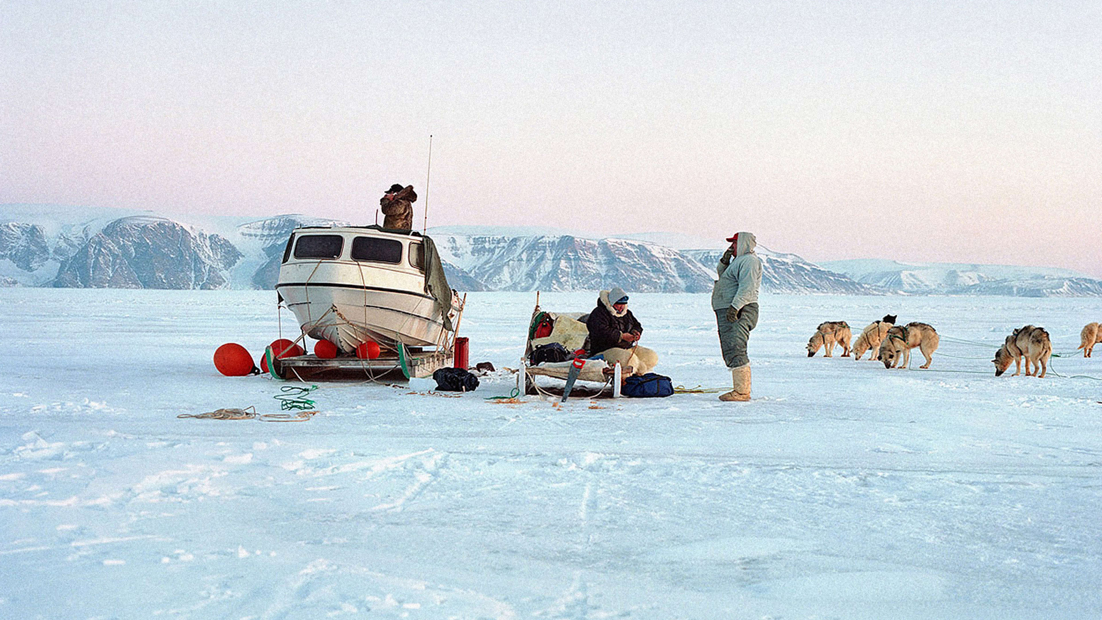 These Fascinating Photos Show How Inuit Life Is Changing As The World ...
