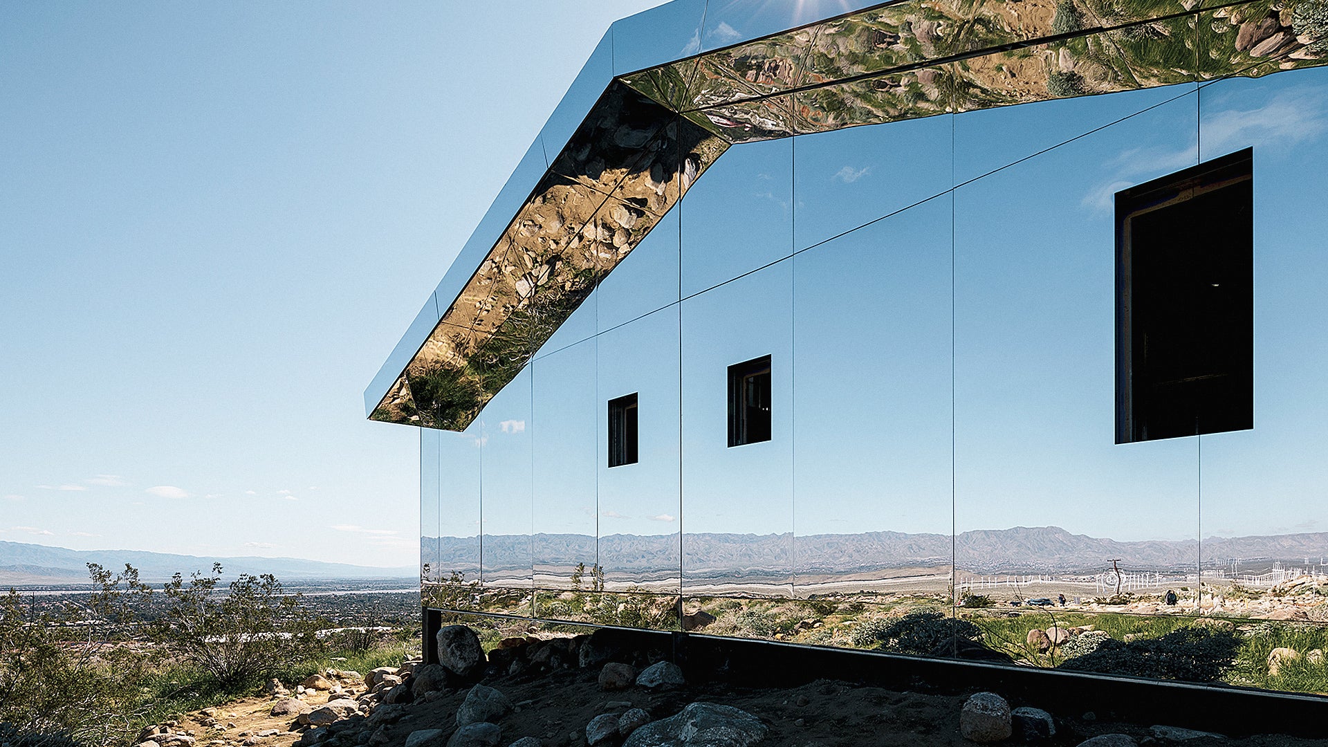 This Mirror-Covered Ranch House Acts Like A Giant Kaleidoscope - Fast ...