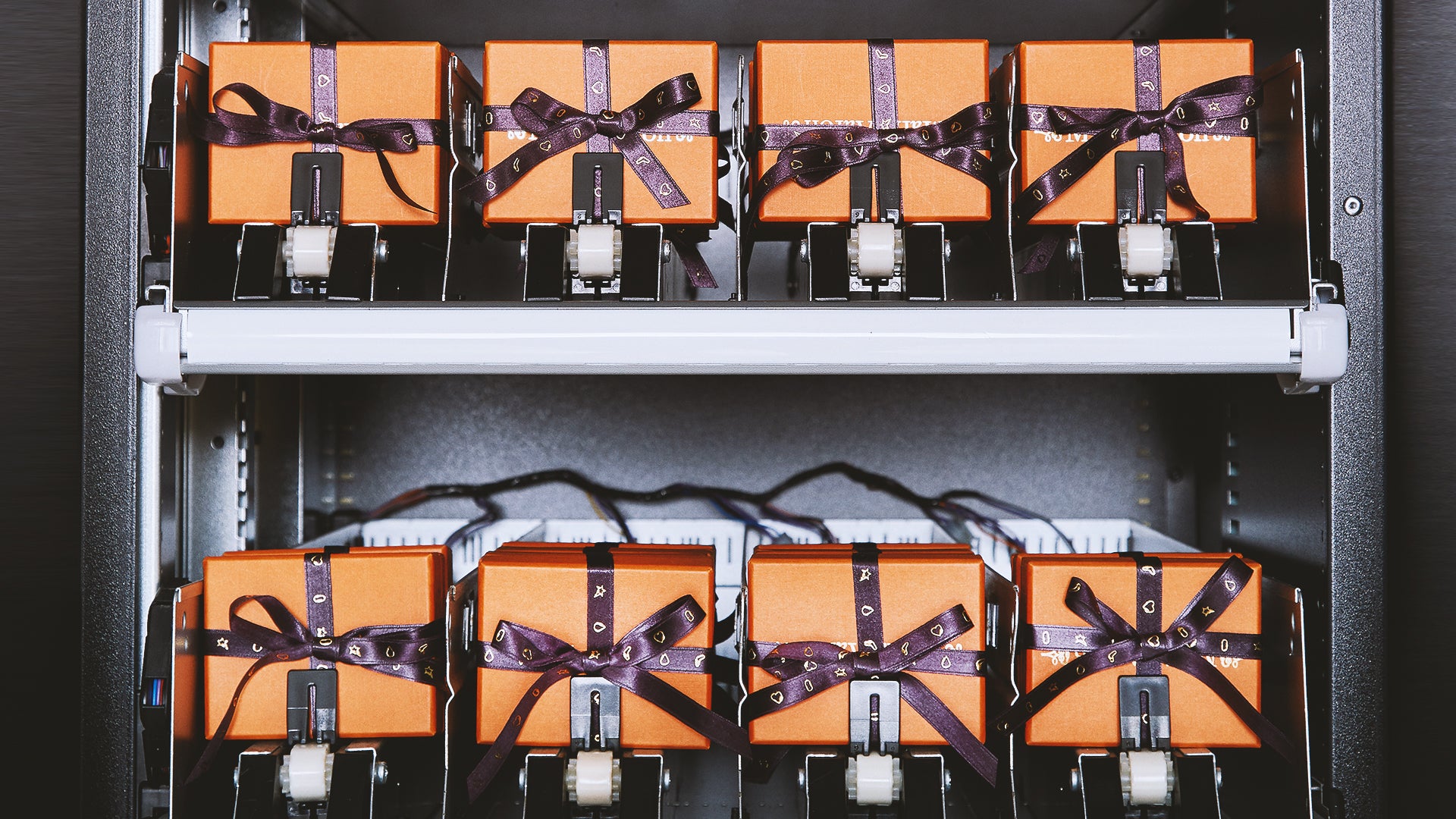 This luxury vending machine dispenses $1,000 diamond-encrusted pendants ...