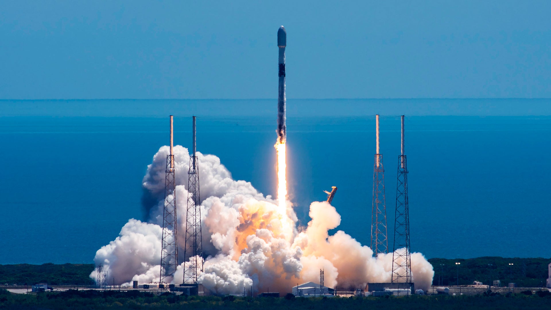 Starlink satellites lit up the night sky, and people thought they were ...