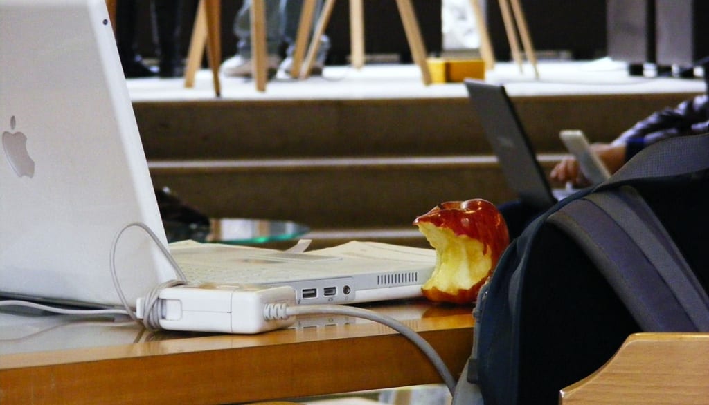 Apple's Product Placement Guru Heads For Jawbone - Fast Company