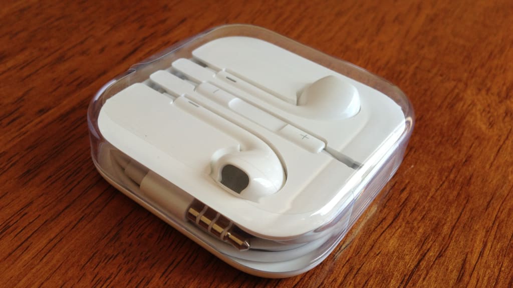 Apple Patents Fitness-Tracking Earbuds That Can Read Your Heartbeat ...