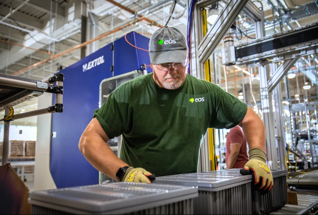 In this Rust Belt town, an abandoned factory is now home to a battery plant - Fast Company