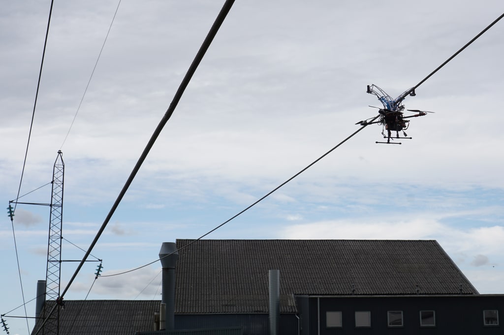 This genius ‘vampire drone’ can suck electricity from power lines ...