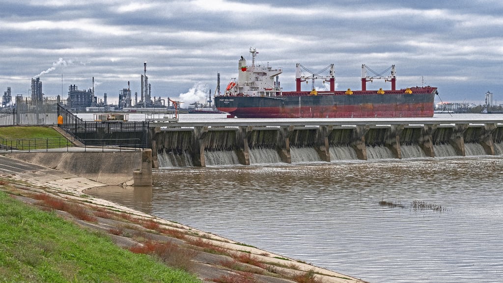 How the Mississippi River was deformed and manipulated—with ...