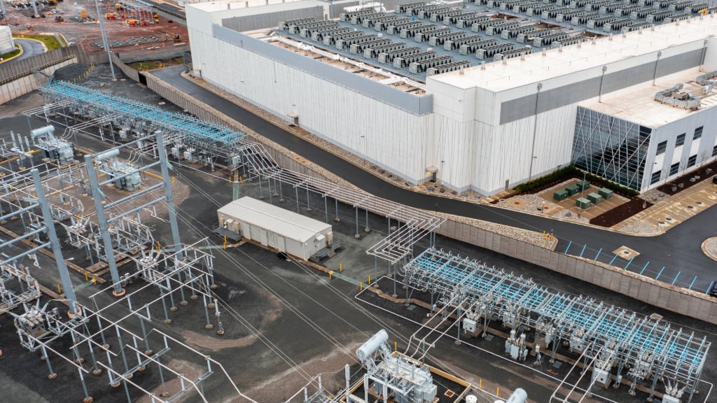 Amazon says it hit a goal of 100% clean power. Employees say it's more ...