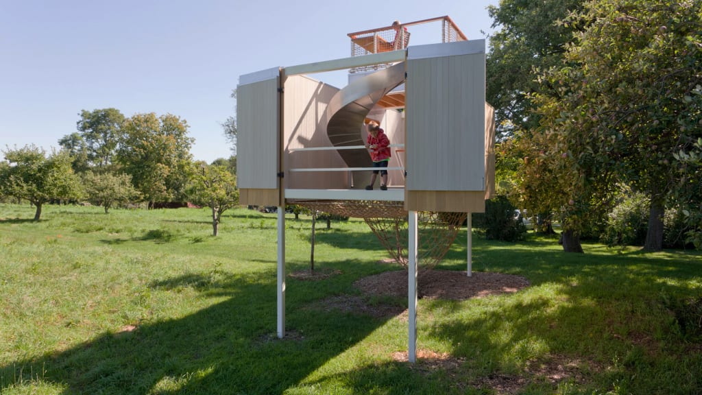 This ultra-minimalist treehouse has its own rooftop workspace - Fast ...