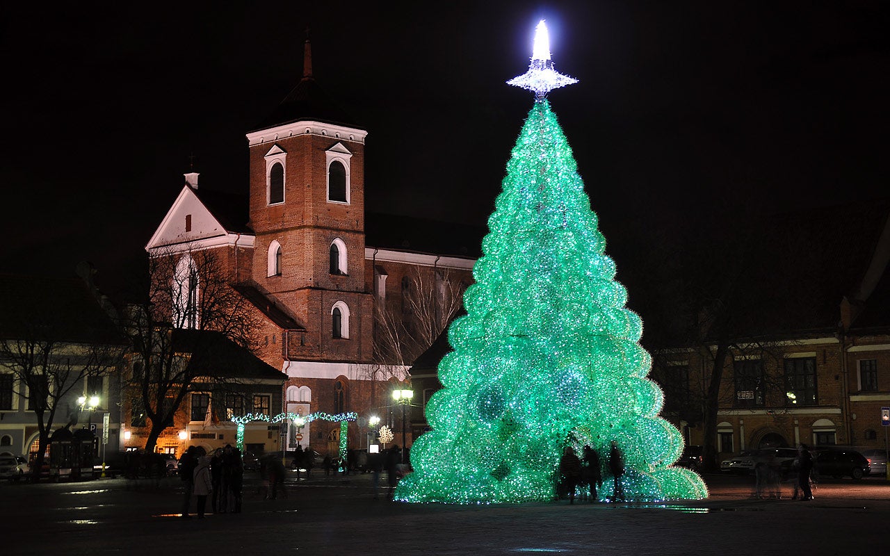 A Giant Christmas Tree Made Of Old Sprite Bottles - Fast Company