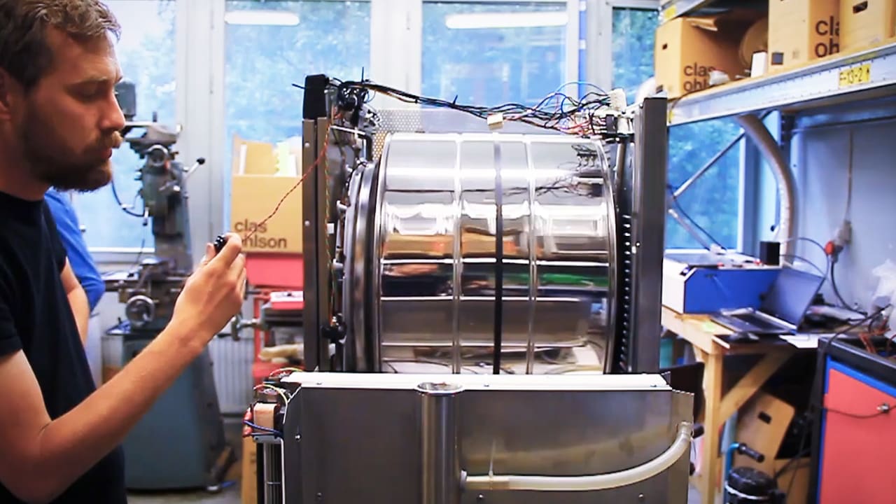 A Sweat Recycling Machine To Publicize The Enormous Clean Water ...