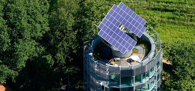 The Heliotrope House Automatically Follows The Sun Like A Plant - Fast ...