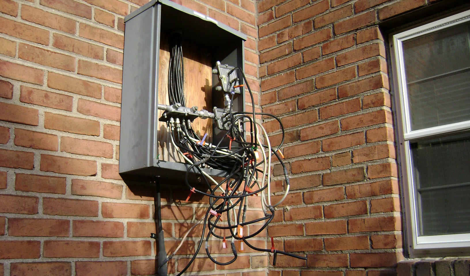 Comcast Expands Cheap Internet Packages For Low-Income Families - Fast ...