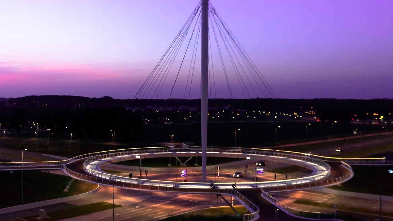 A Stunning Elevated Biking Track Keeps Cyclists Far Away From Careening ...