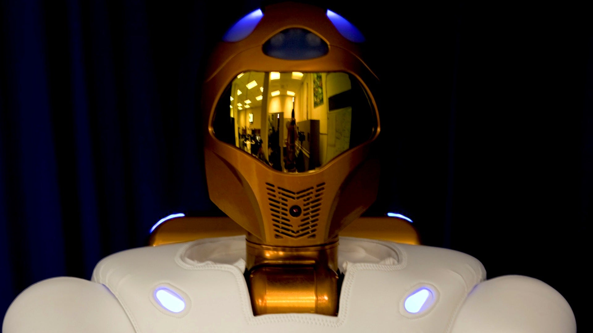 NASA's Robot Astronaut Is Getting Legs, But They Don't Resemble A Human ...