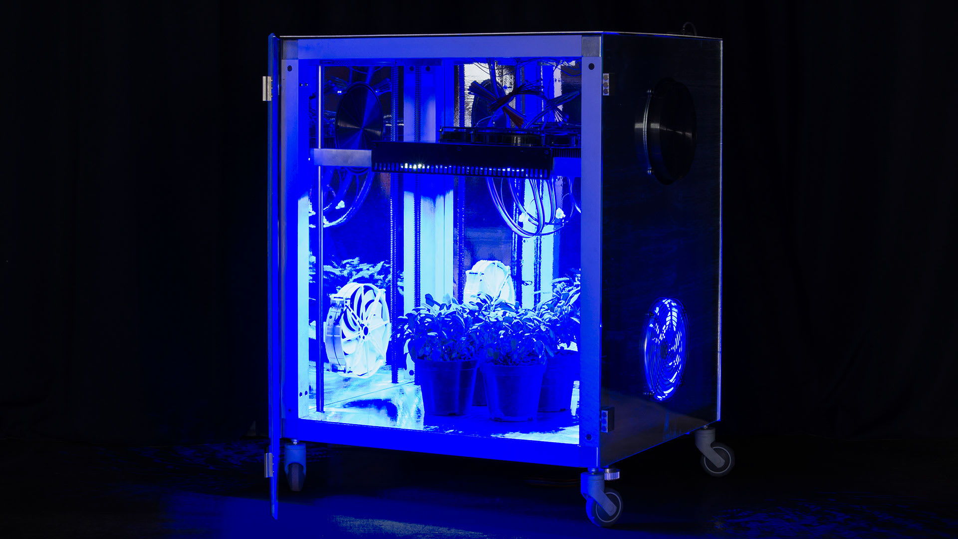 This High-Tech Countertop Greenhouse Lets You Crowdsource Your Growing ...