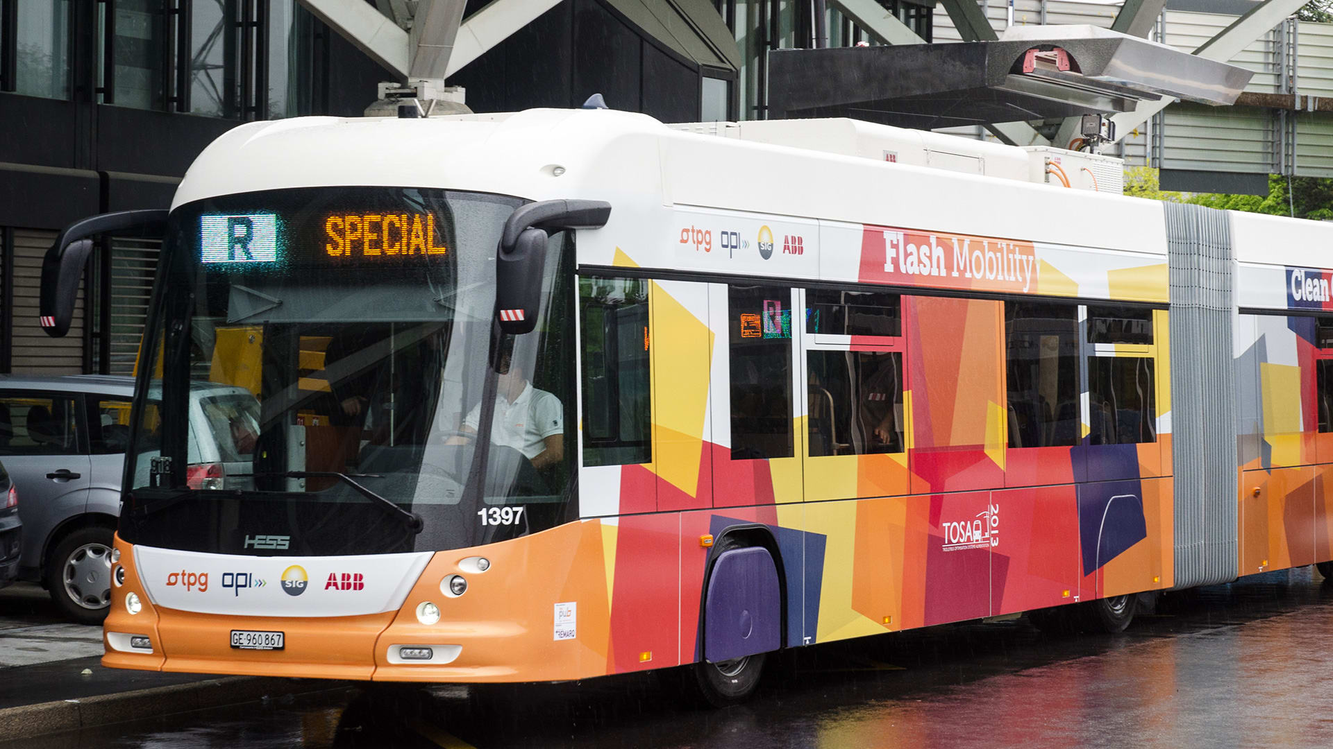 An Electric Bus That Recharges While You Step Inside - Fast Company