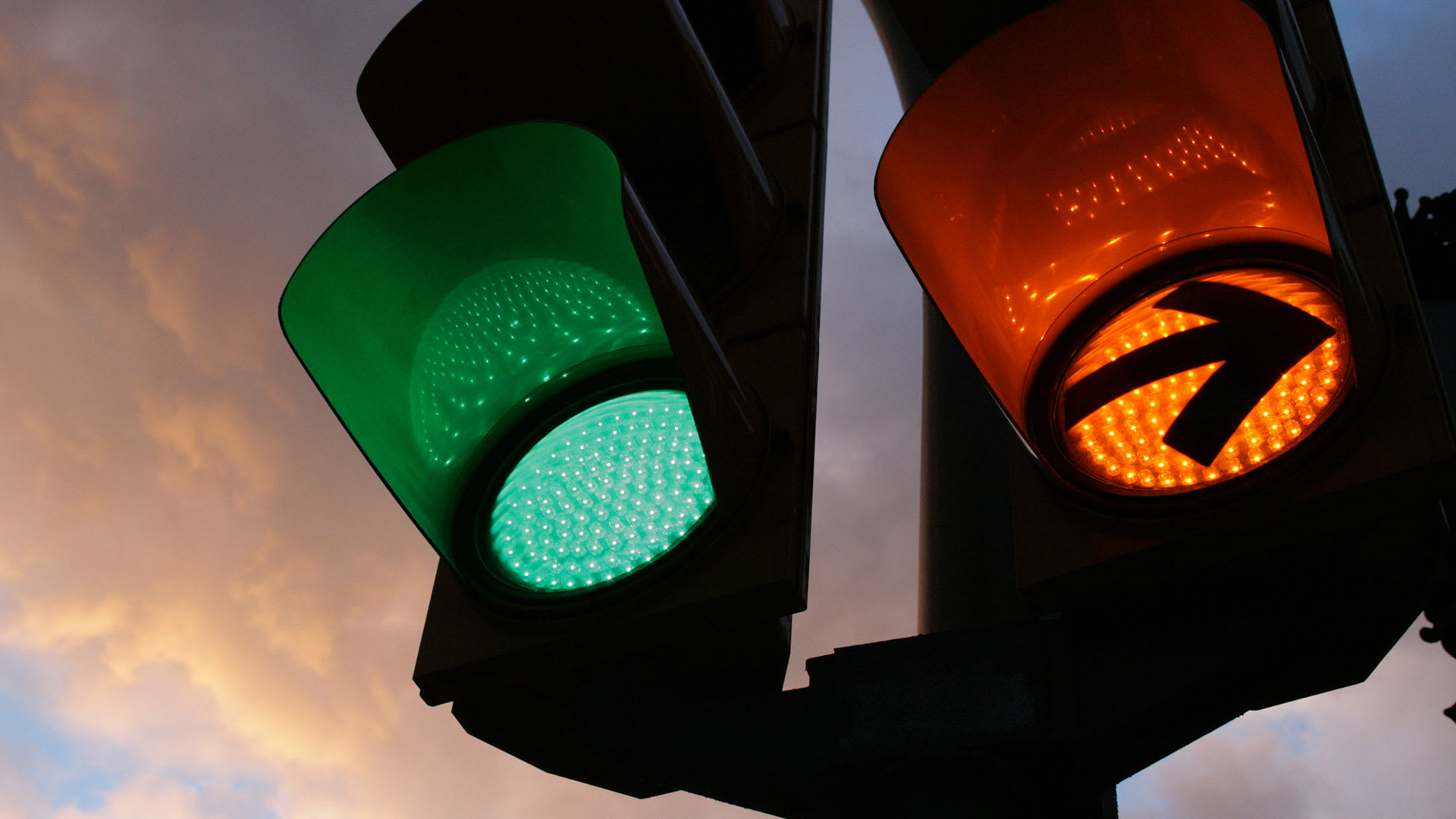 These Traffic Lights Predict Your Behavior To Give You A Speedier ...