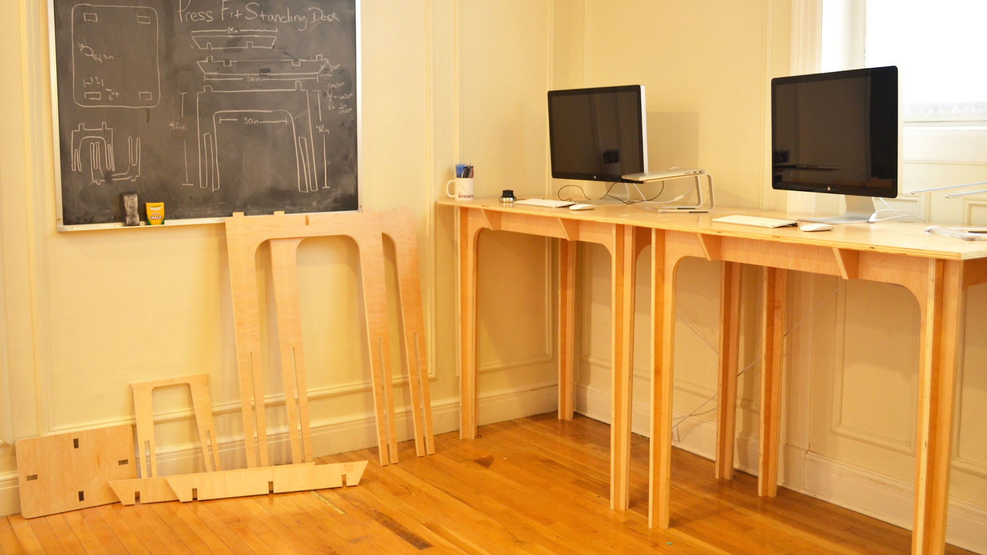 This Affordable Standing Desk Fits Together Like A Jigsaw, No Screws ...