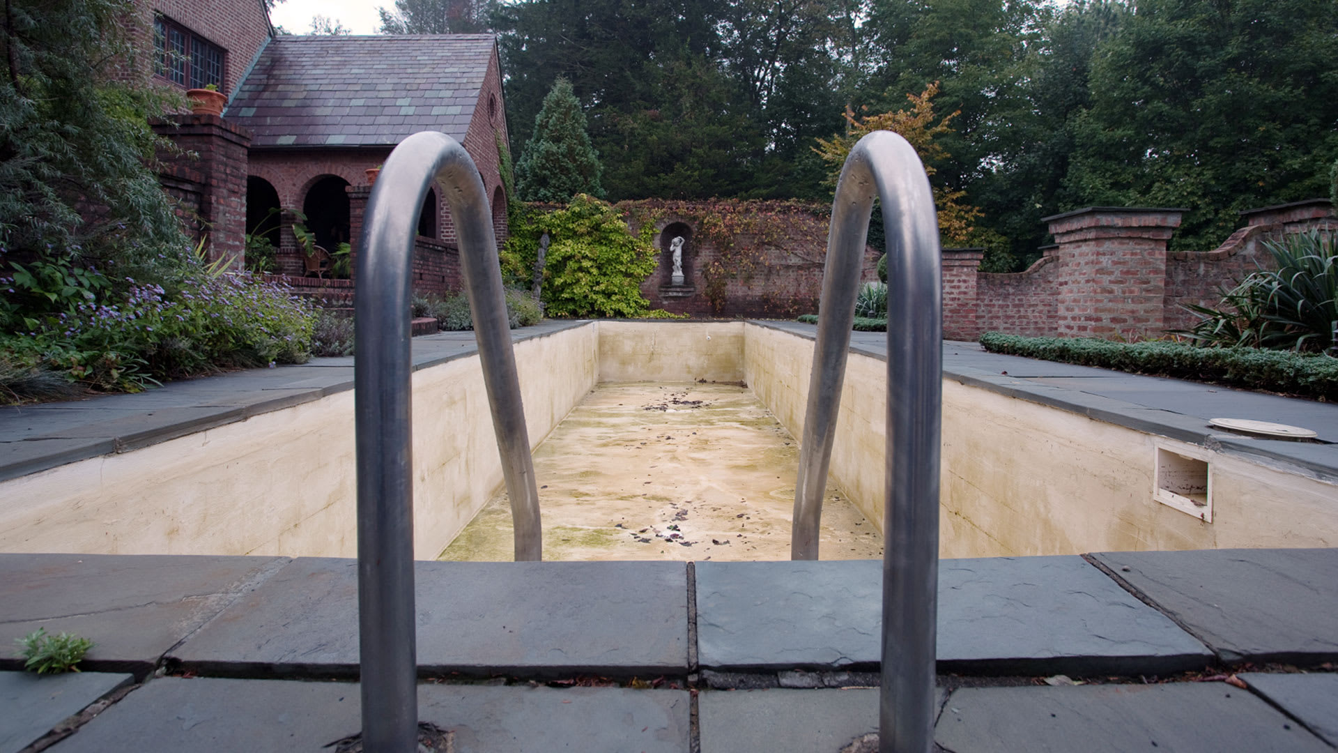 A New Use For Swimming Pools: Growing Food - Fast Company