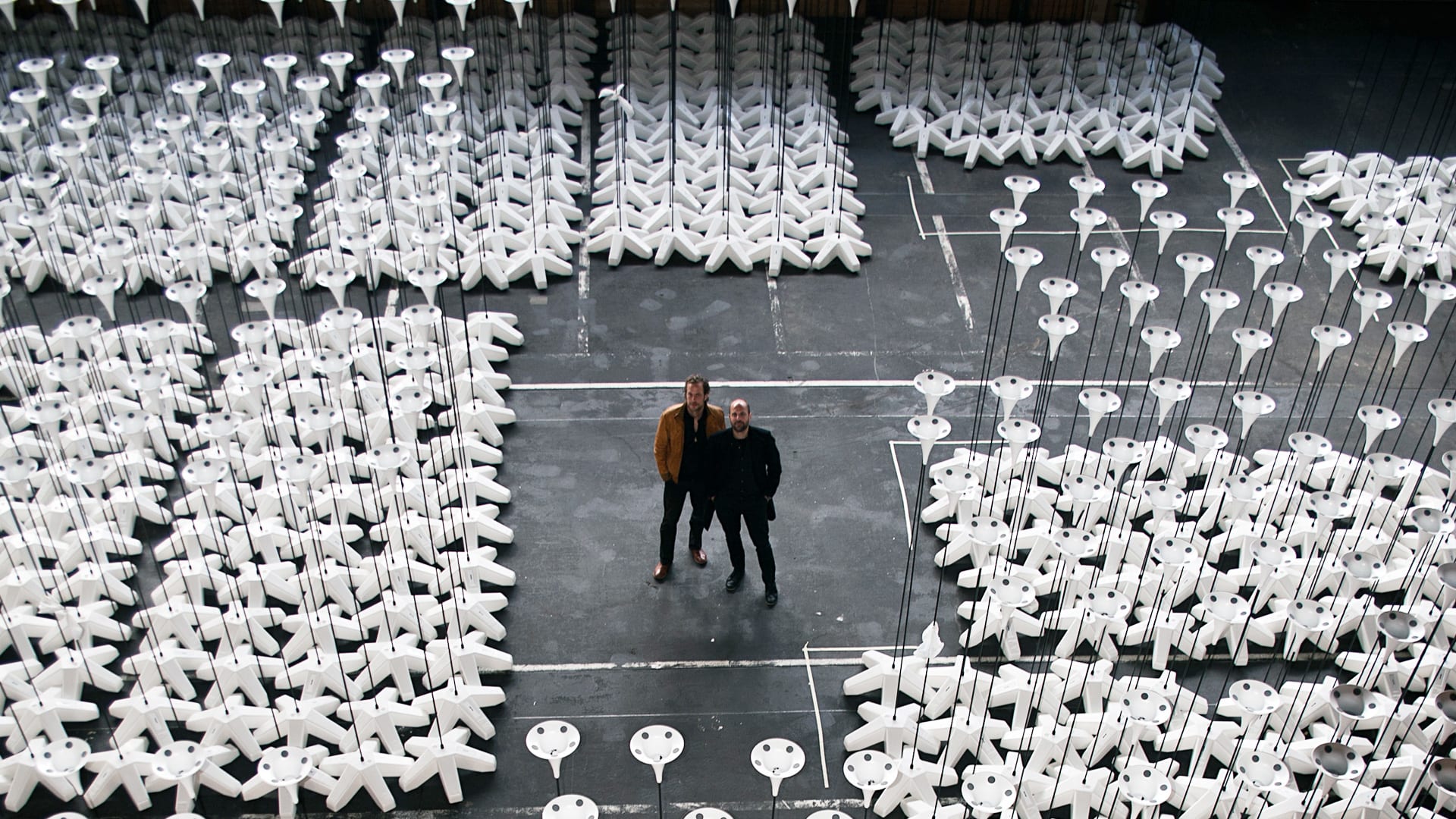 These Brothers Built A New Berlin Wall Out Of 8,000 Balloons For The ...