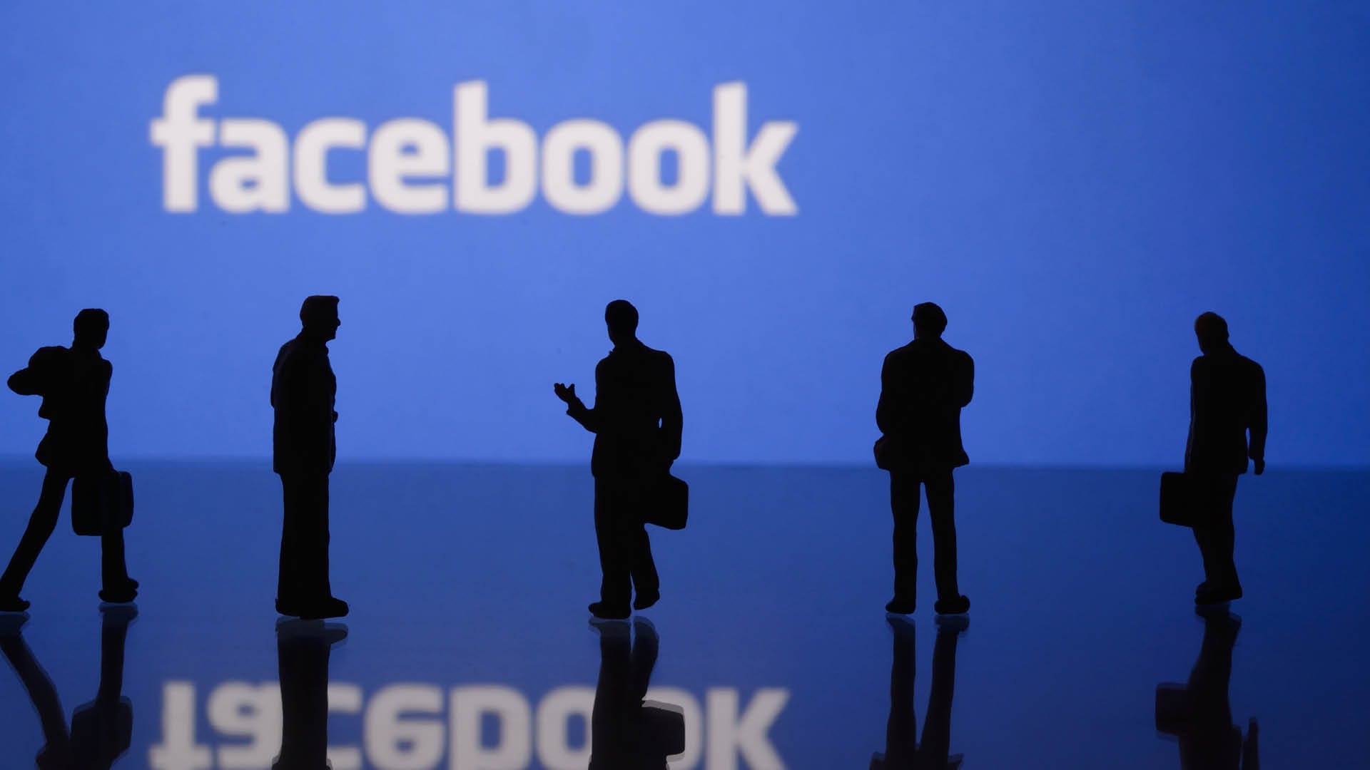 Can Facebook's New Platform For Work Actually Compete With LinkedIn? It ...