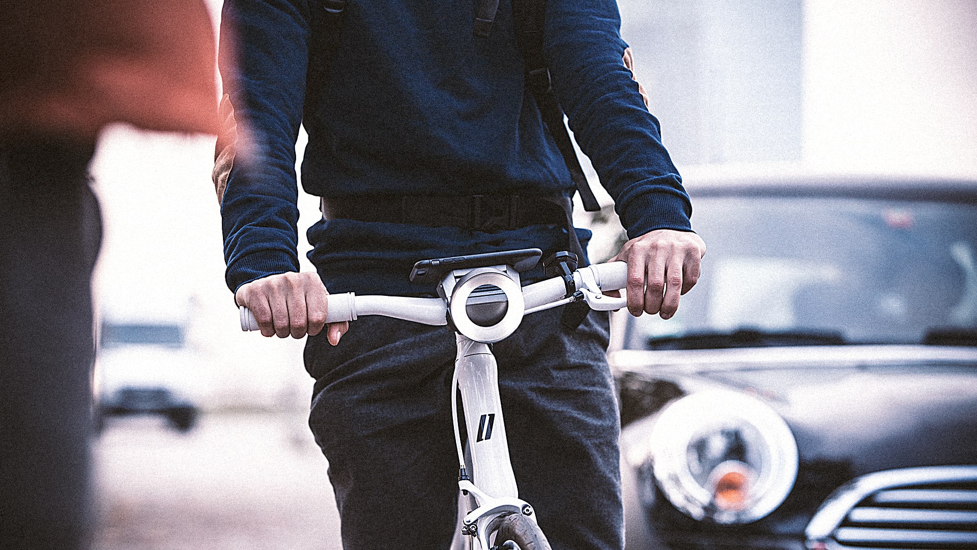 This Handlebar-Mounted Phone-Holder Turns Your Dumb Bike Into A Smart ...