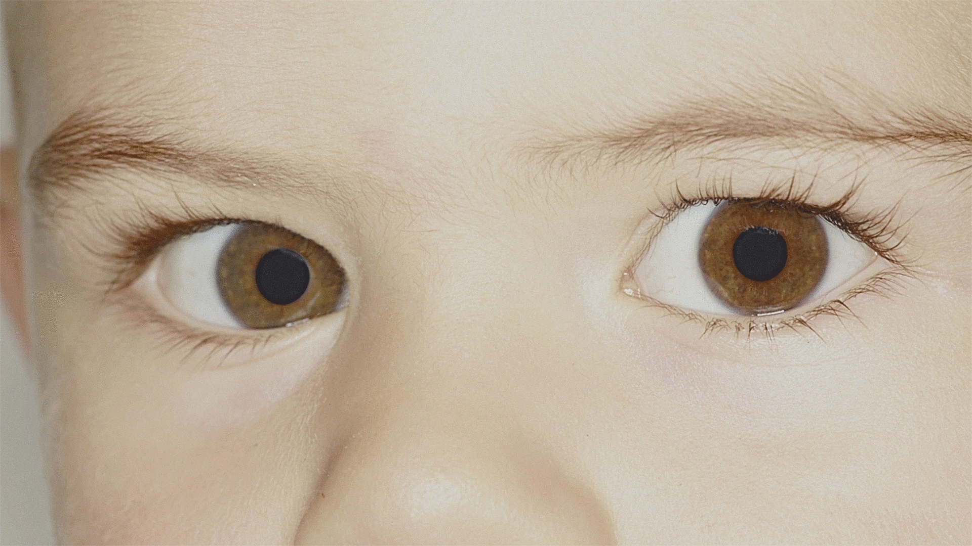 These Reflective Posters Show Parents How To Spot Children's Eye Cancer ...