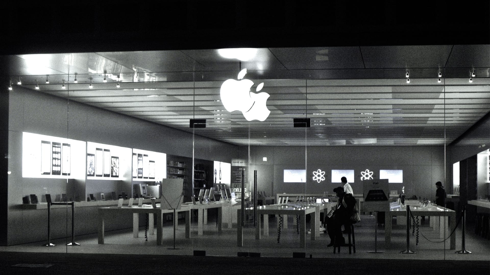 With The Ruble In Free Fall, Apple Closes Its Russian Web Store - Fast ...