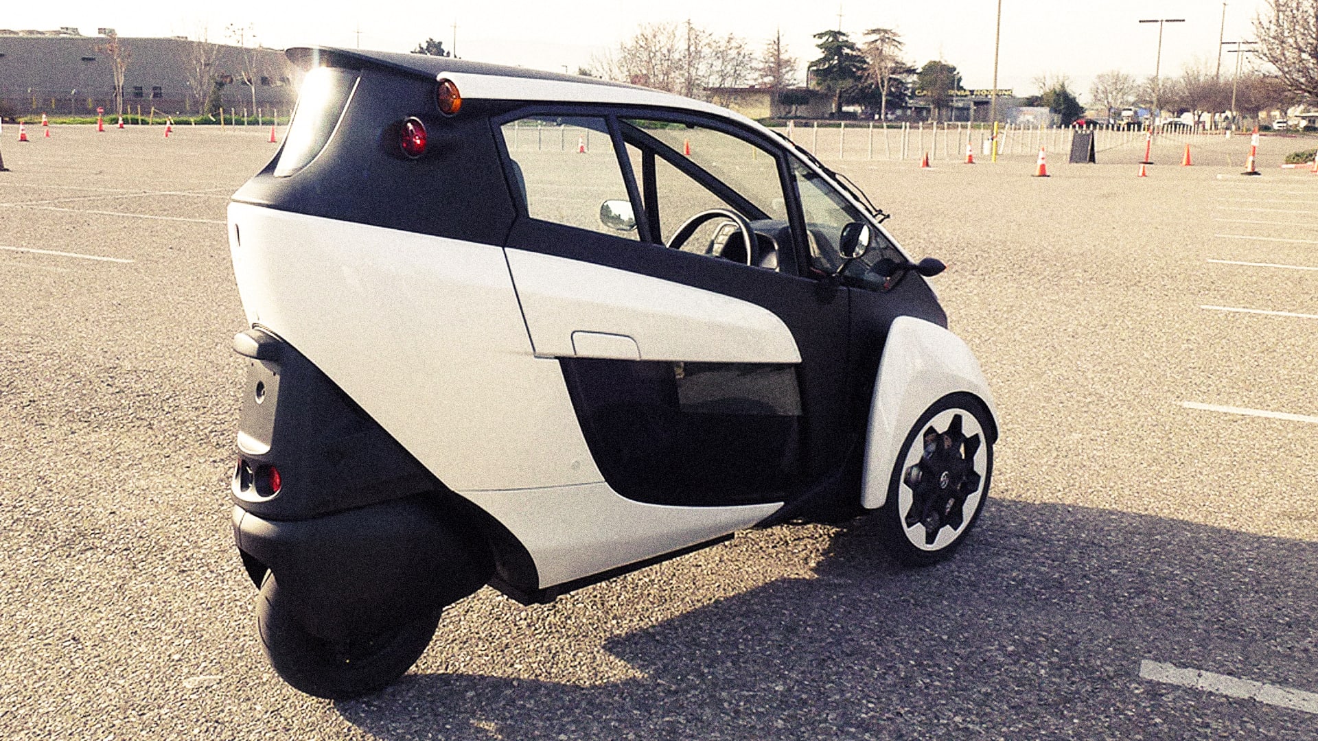Driving Toyota's Self-Balancing, 3-Wheeled Vehicle Is A Lot Of Fun ...