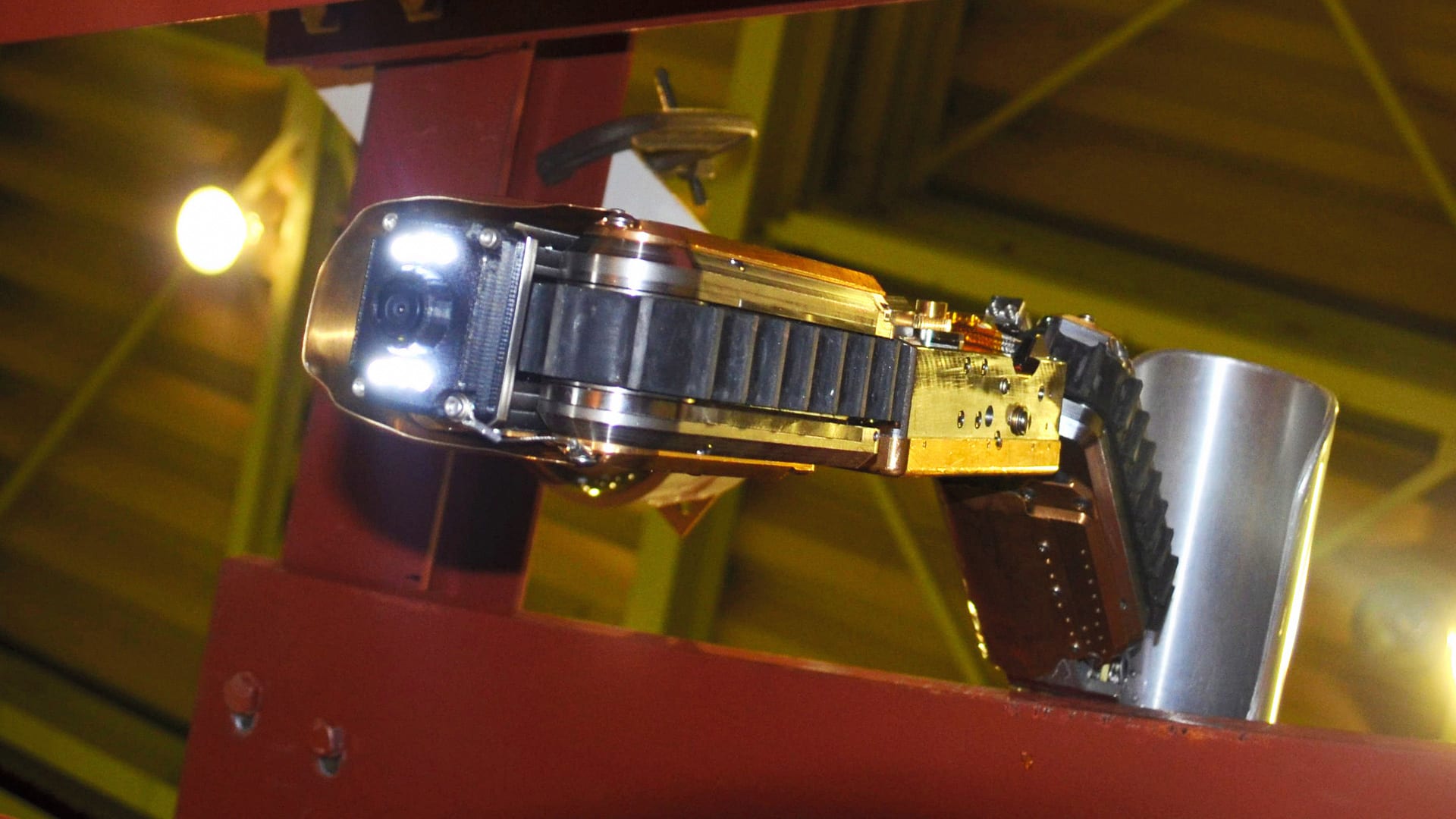 Snakelike Robots Will Explore Fukushima Reactor Disaster Site - Fast ...