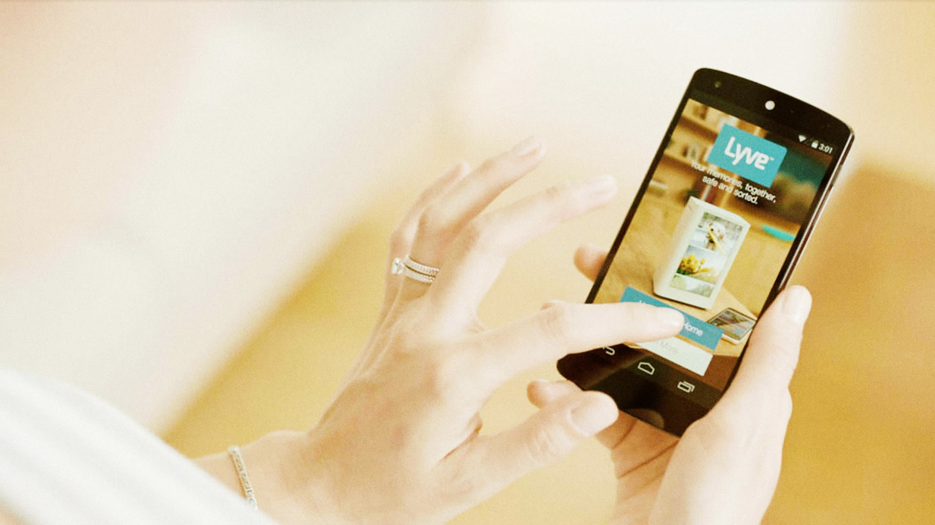 Lyve's Photo-Organizing App Adds Mix, A Real-Time, Location-Based ...