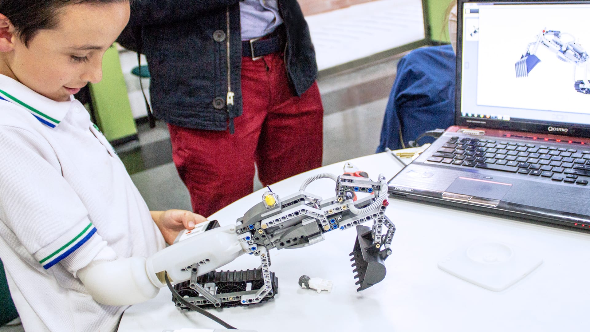 This Prosthetic Arm Doubles As A Lego Set, So Kids Can Express Their ...