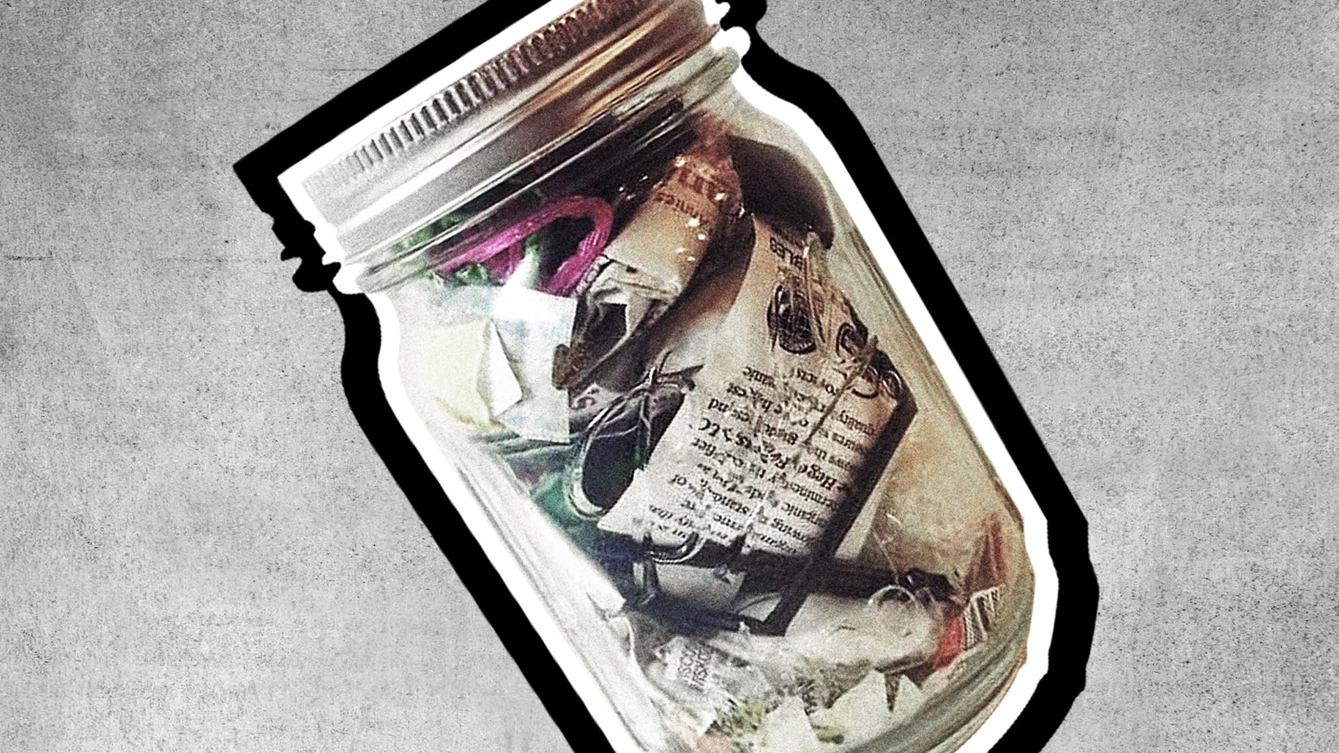 This Woman Makes So Little Trash That She Can Store It All In One Tiny ...