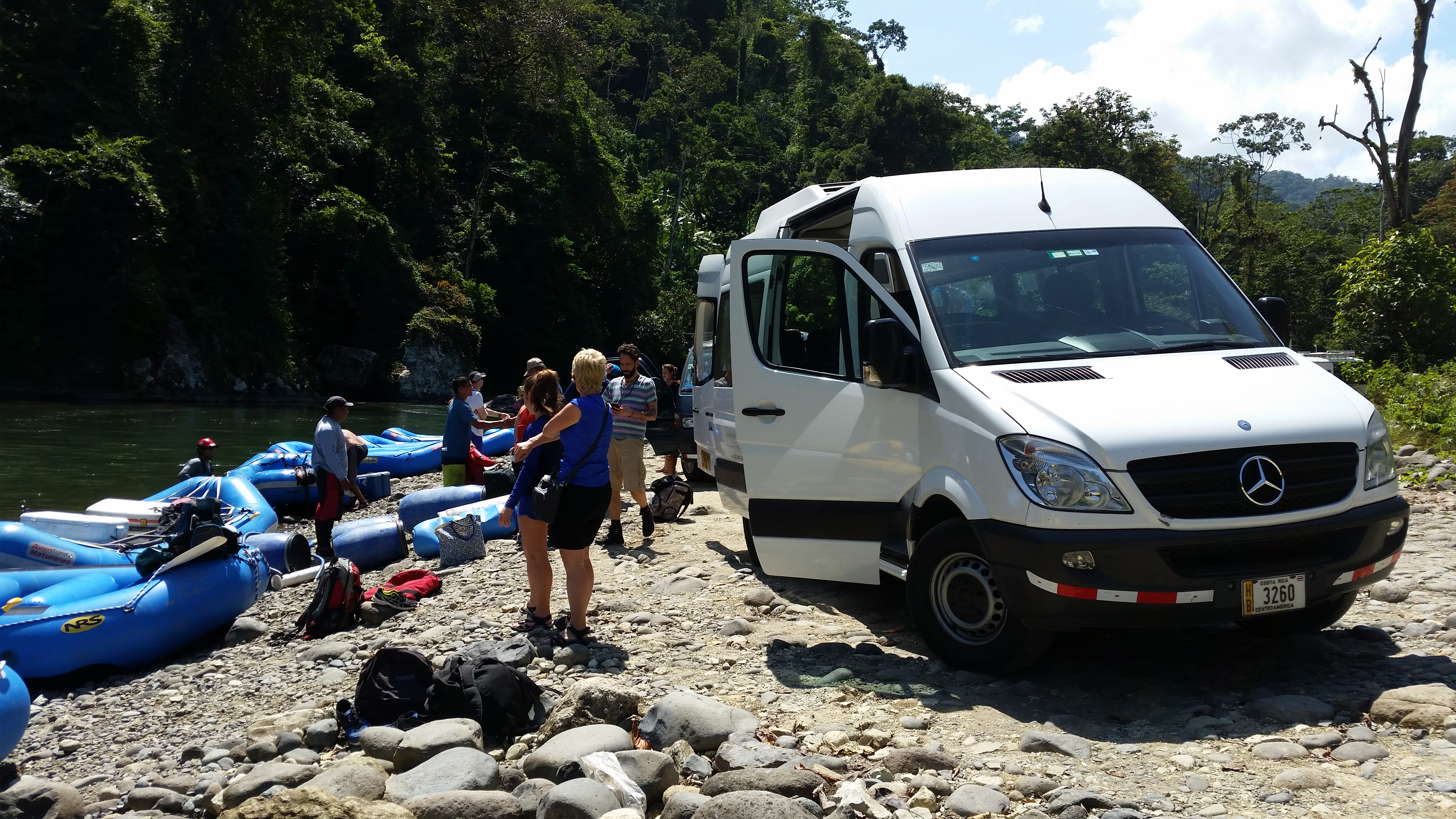 Mercedes-Benz Sprints Through the Jungle at Pacuare Lodge - Fast Company